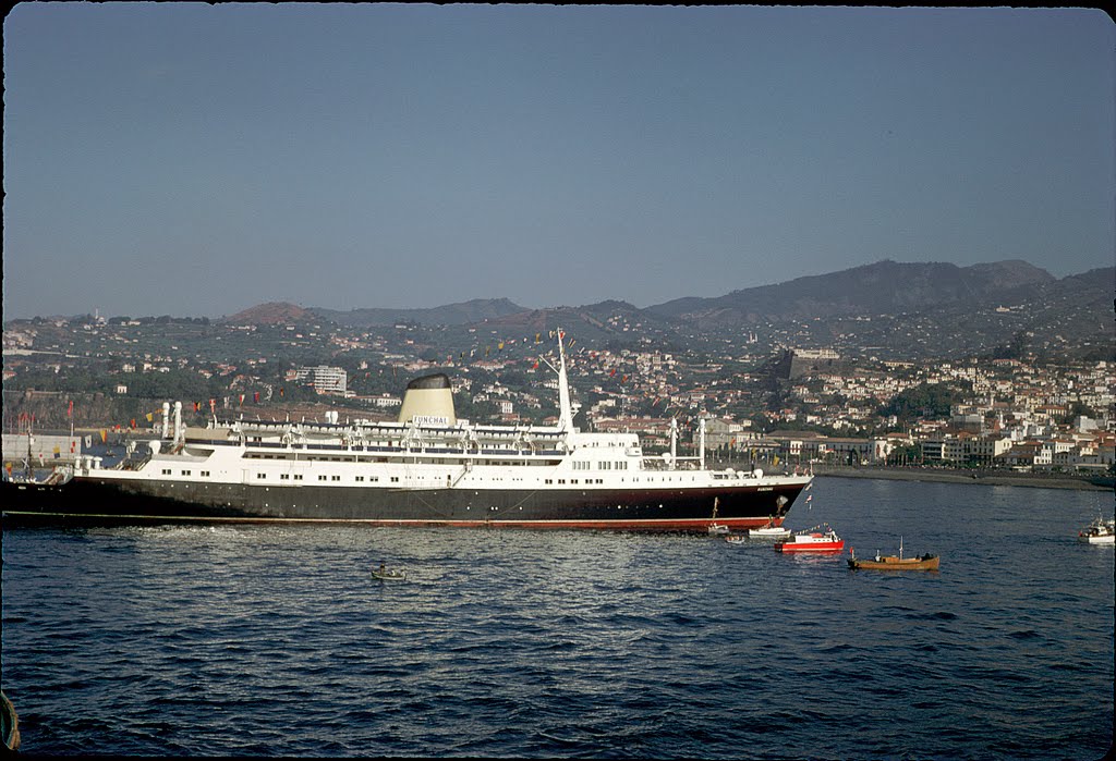 CRUZEIROS NA MADEIRA: No Funchal pela 1ª vez há 50 anos