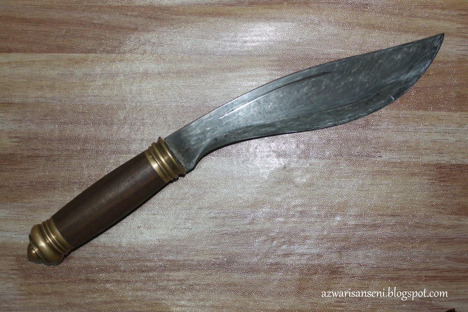 Seni Senjata Melayu: Parang Gurkha Motif Ikan Kelisa (RM500)