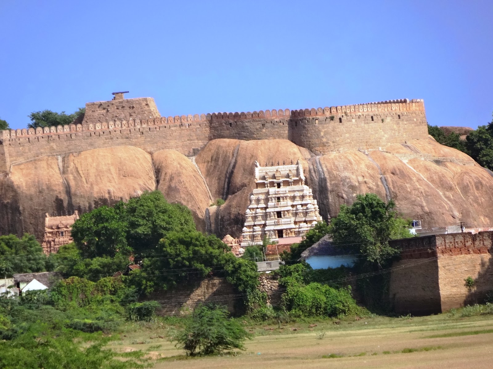 ashokism...: Thirumayam Fort