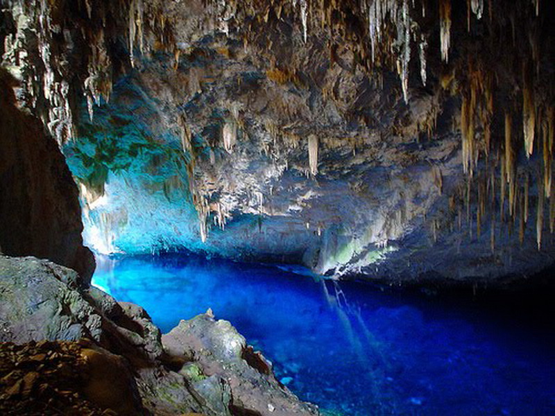 WORLD AMAZING FACTS: WORLD FAMOUS BLUE LAKE CAVE OF BRAZIL