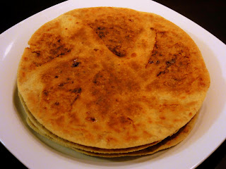 Harsha's Kitchenette: Tilgul Poli / Sankranti Special Gul Poli