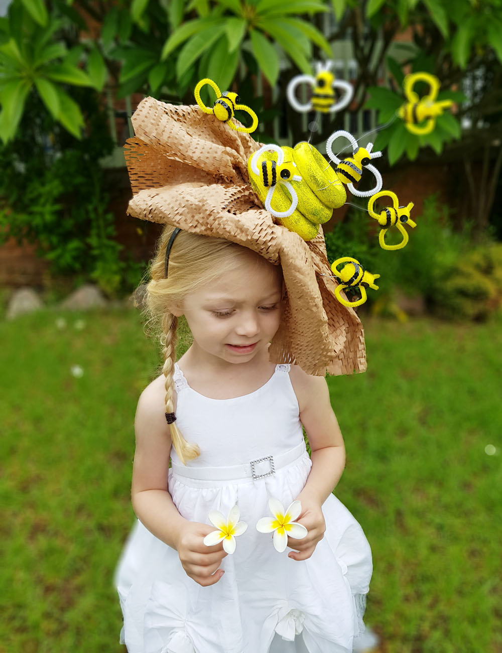 How to make a Bumble Bee Easter Parade Hat | Now thats Peachy