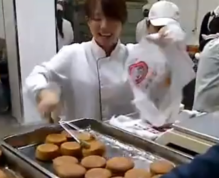 TATTOS STYLE: Super Fast Chinese Cake Lady