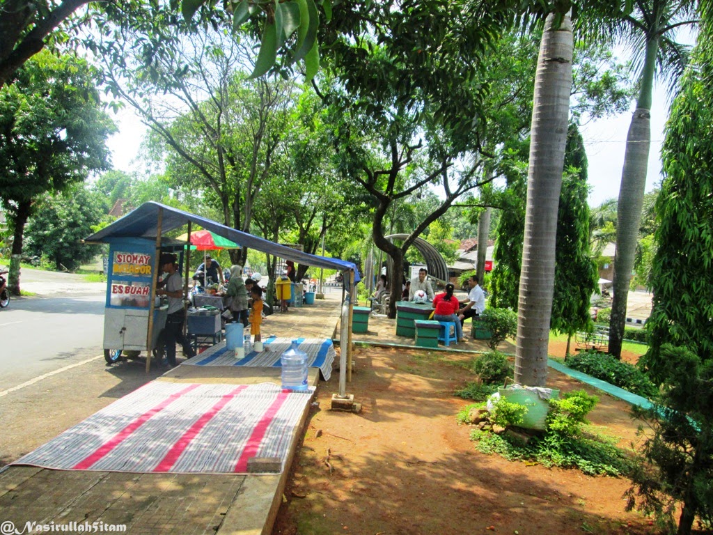 Rehat Sejenak di Taman Kerang, Jepara - Nasirullah Sitam