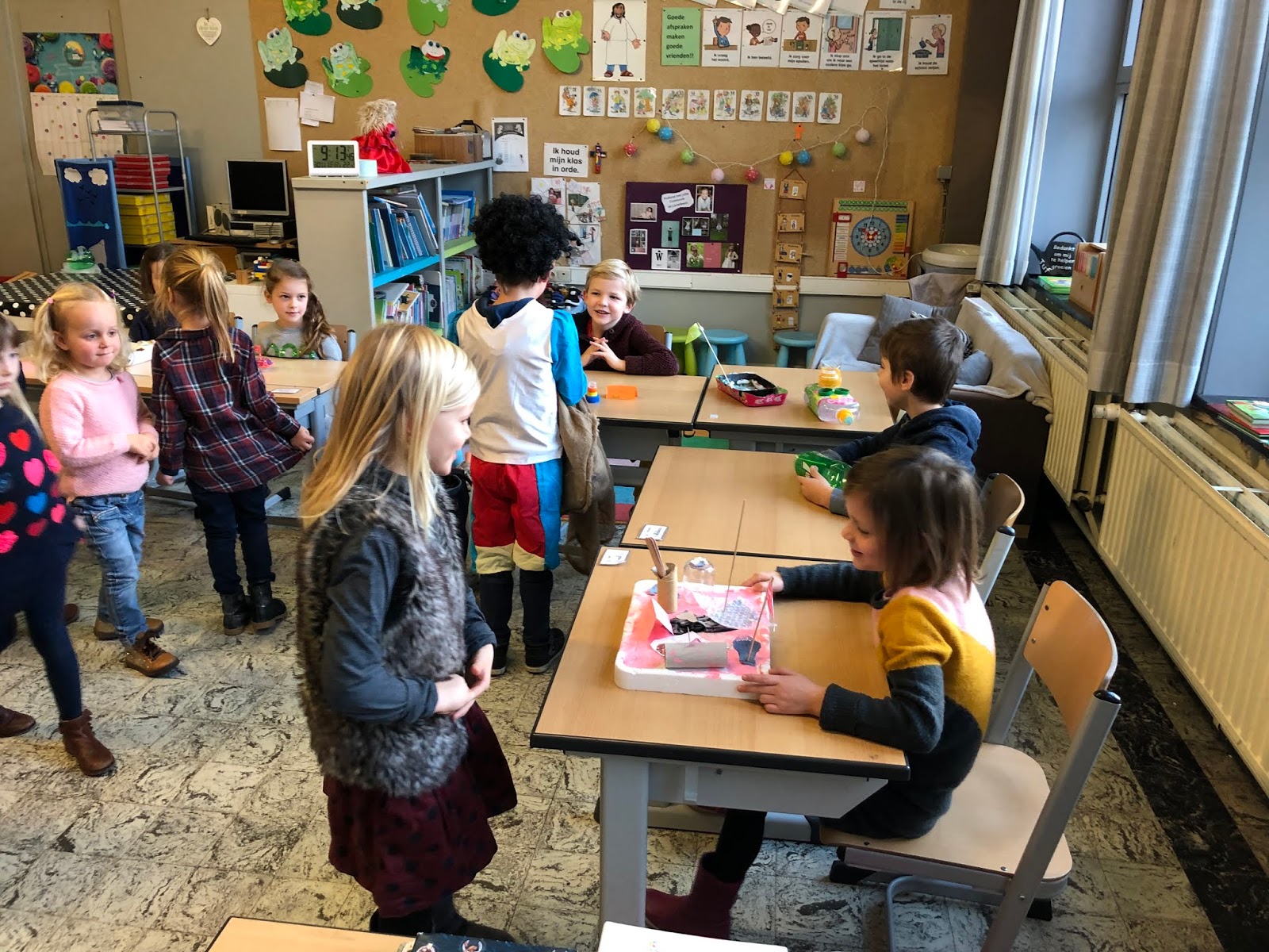 1ste graad Sint-Goriks Oudenhove: November: Een boot voor de sint ...