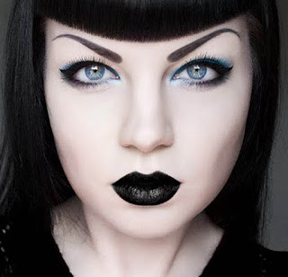 Rekomendasi 10 Lipstik Warna Hitam Terkesan Gothic Look