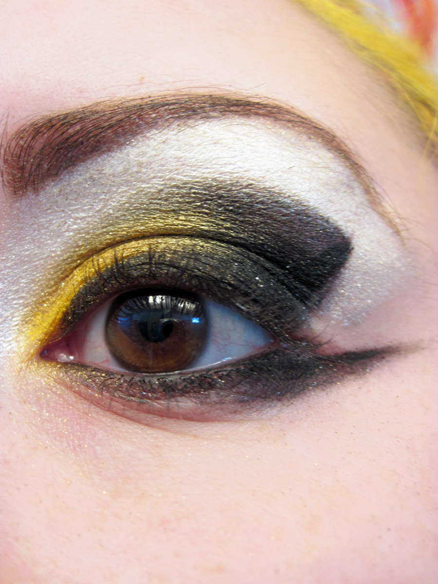 Bumzigana's World of Creativity: Gold Sugarpill Makeup Look