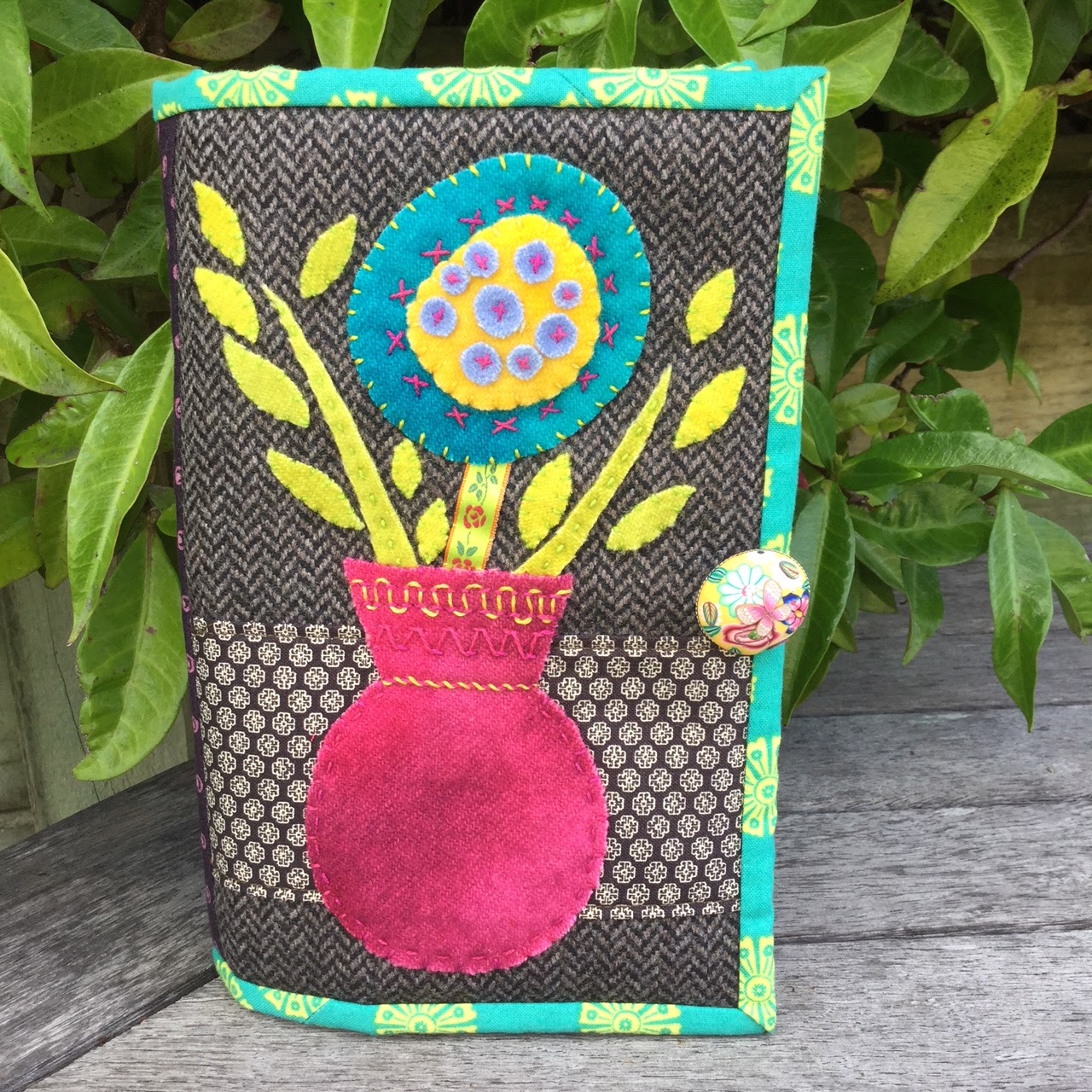 Wendy's Quilts and More: Holiday Sewing Part 4 - Sue Spargo sewing roll