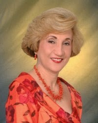 C-CLAF: Biografía de la autora Rose Marie Tapia