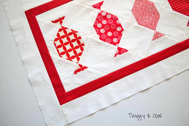 Fort Worth Fabric Studio: Peppermint Twist Table Runner