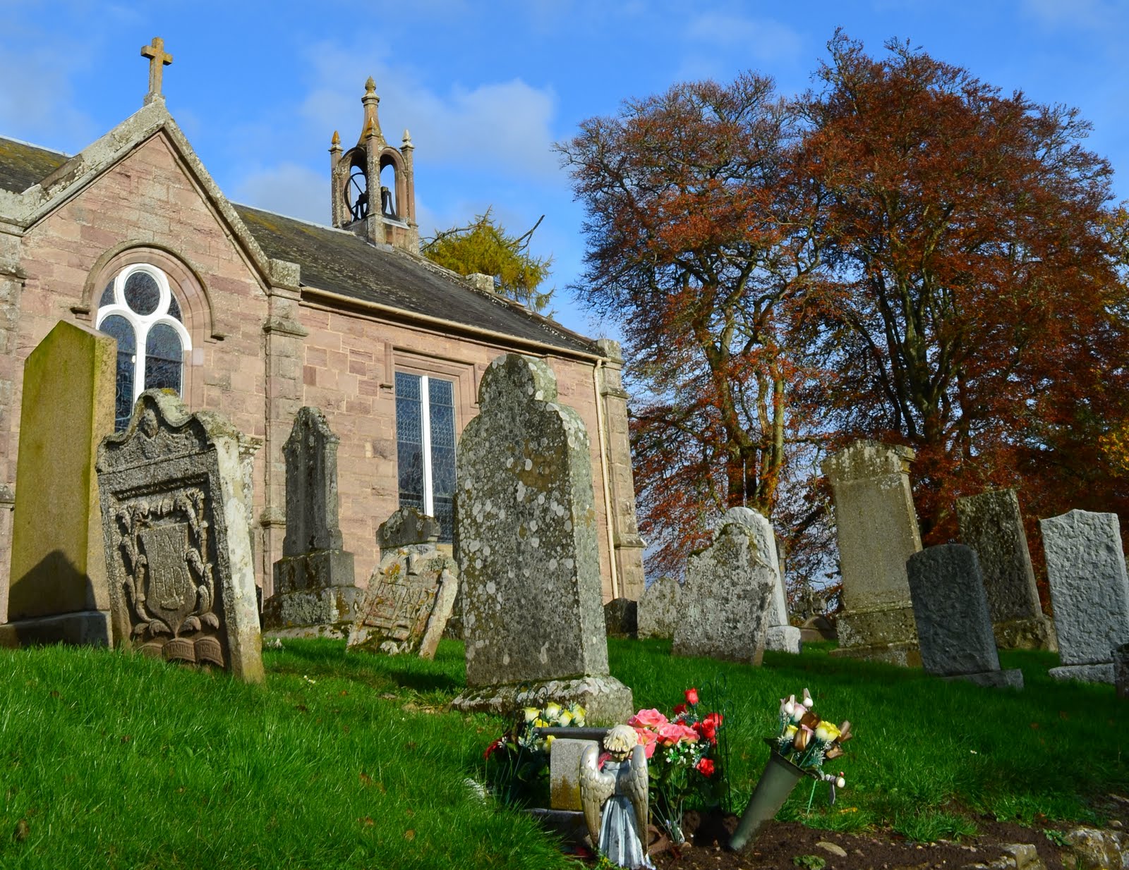 Tour Scotland: Tour Scotland Autumn Photographs Angel Parish Churchyard ...