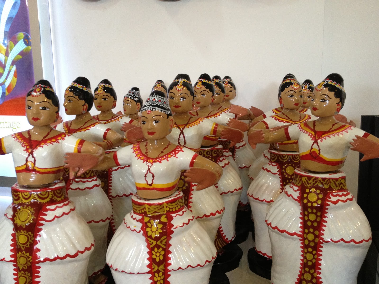 Laksala - The Handy craft center of Sri Lanka: ලී, පල්ප් සෙල්ලම් බඩු