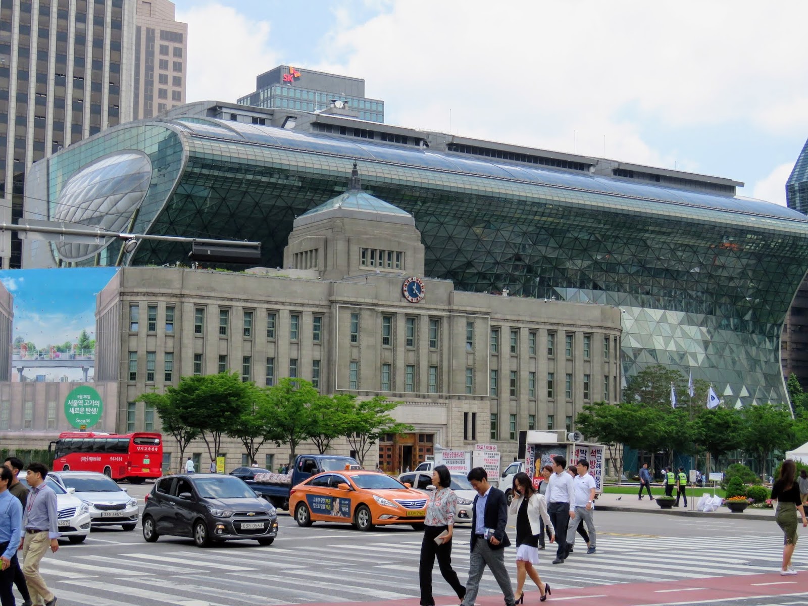 Seoul City Hall from the outside