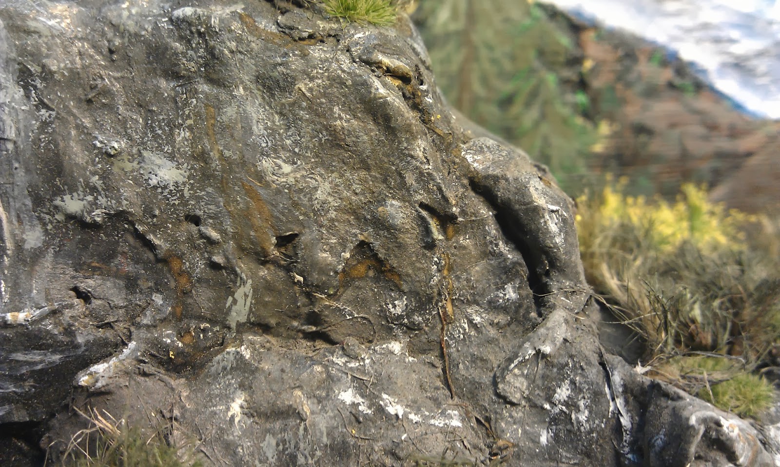 Scale models and dioramas: Making rocks