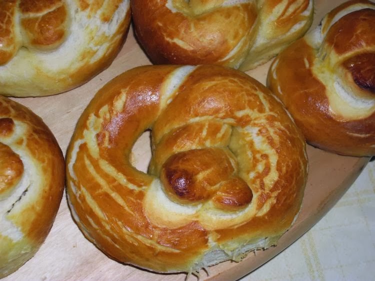 Podróż przez świat słodkich smaków...: Precle, precelki...