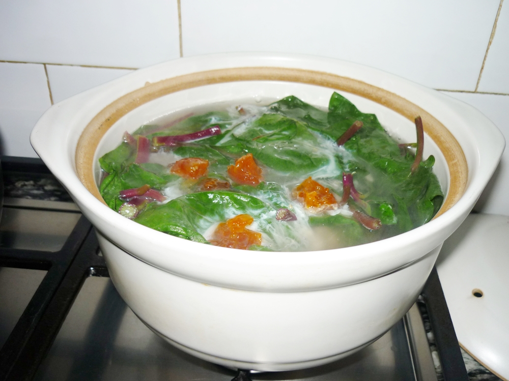 aunty celia's family meals: Red stemmed emperor vegetable (王帝菜) soup