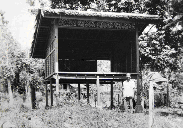 SEDETIK MELINTAS USIA: WAYANG KULIT GEDEK