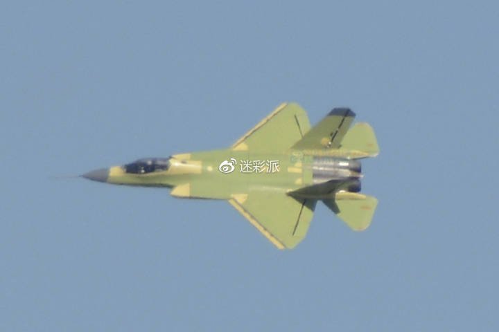 Military and Commercial Technology: An amazing shot of FC-31