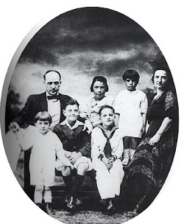 A TRIP DOWN MEMORY LANE: GENE KELLY AND HIS FAMILY TREE