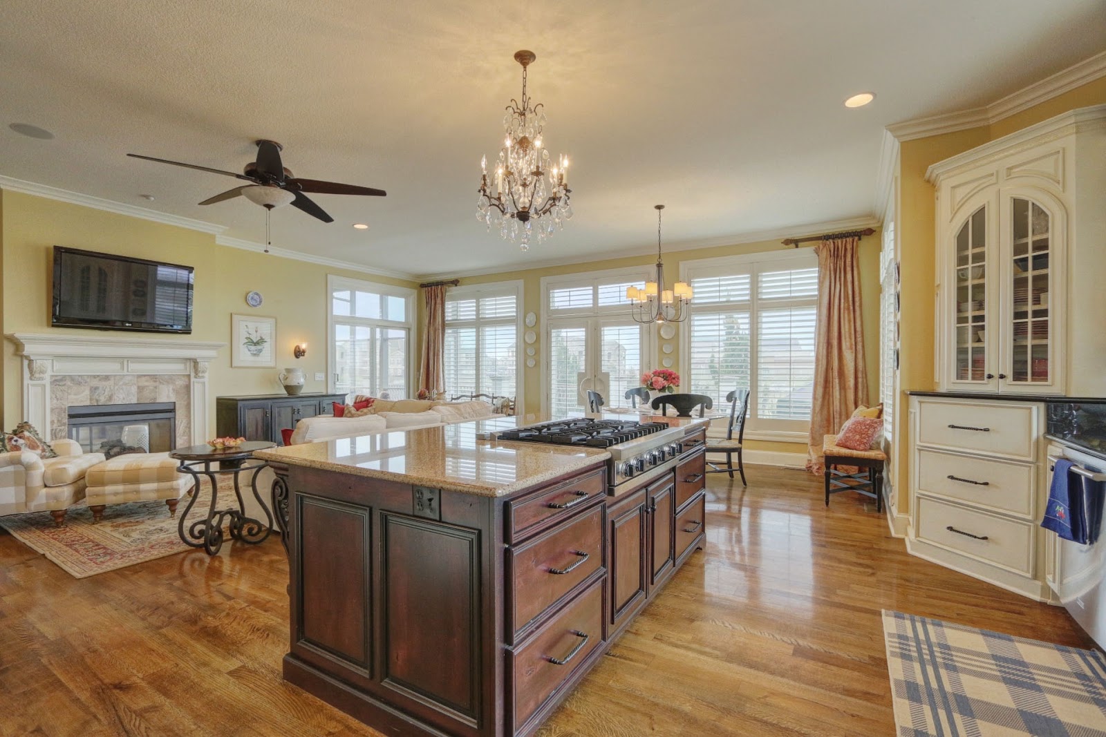 Beaux R'eves: Selling The House~Staging the Kitchen Hearth Room