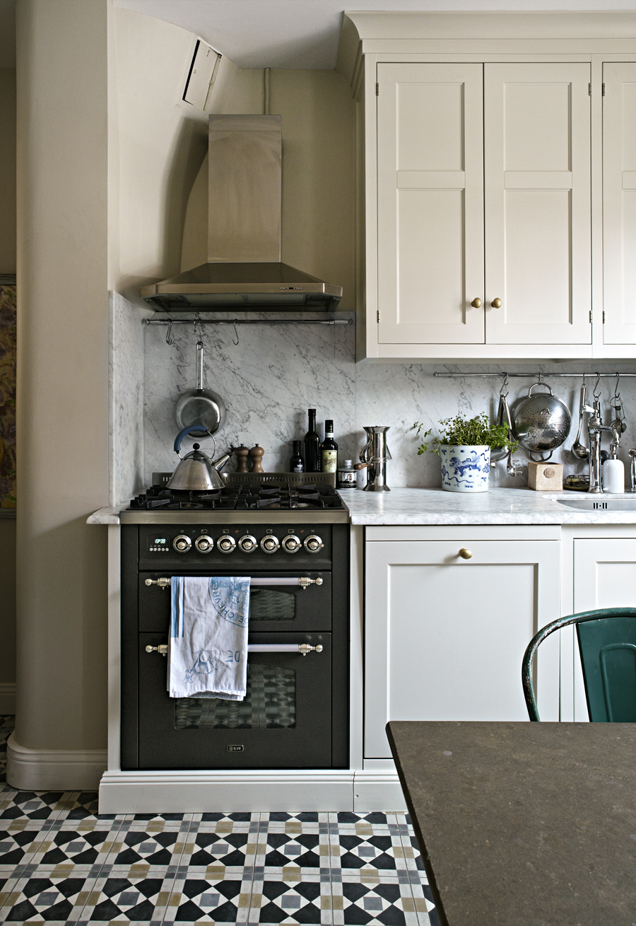 The Granite Gurus: Whiteout Wednesday: 5 White Kitchens with Marble ...