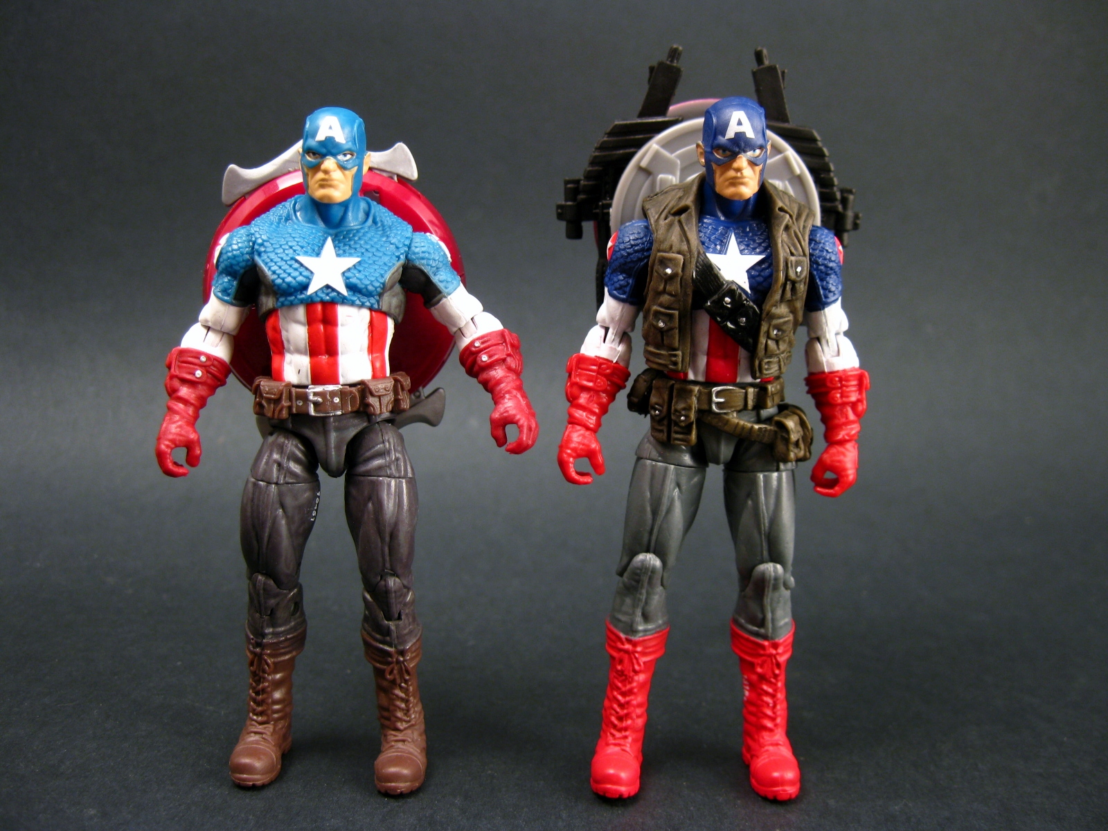 Chase Variant: The Avengers 3.75" Super Shield (Ultimates) Captain America