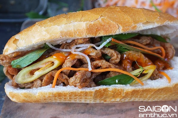 Bánh mì chả cá - Một biến tấu thú vị của bánh mì