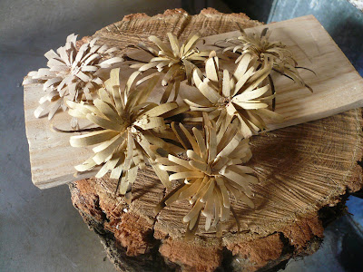 Woodlake Bushcraft: Stick Flowers. for the Gypsy in all of us