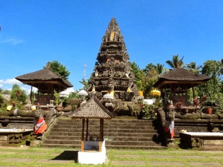 Pura Mandara Giri Semeru Agung Lumajang | DTL.com