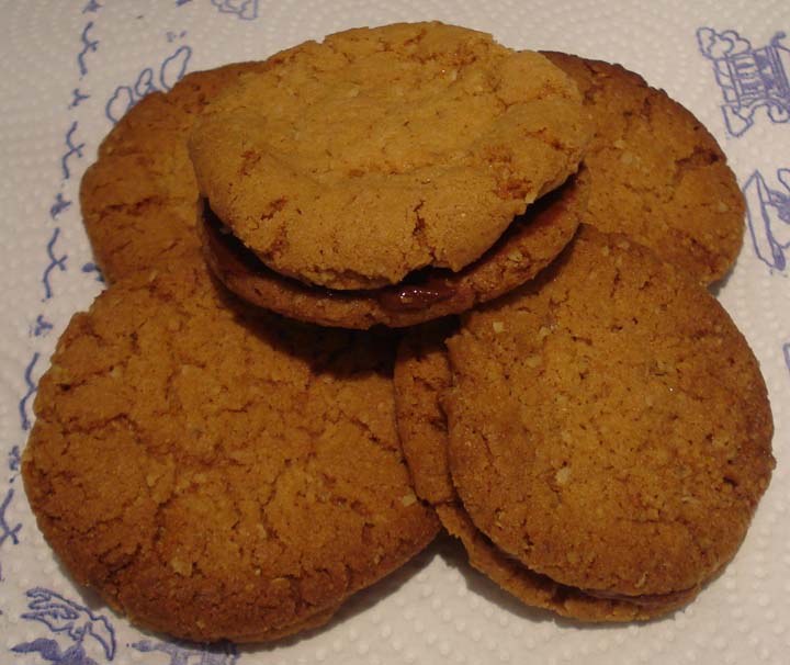 FOODEE: Gypsy Creams with Chocolate Cream Filling - Biscuits/Cookies ...