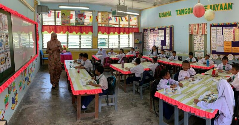 Redeploy English teacher, no political interference says group ...