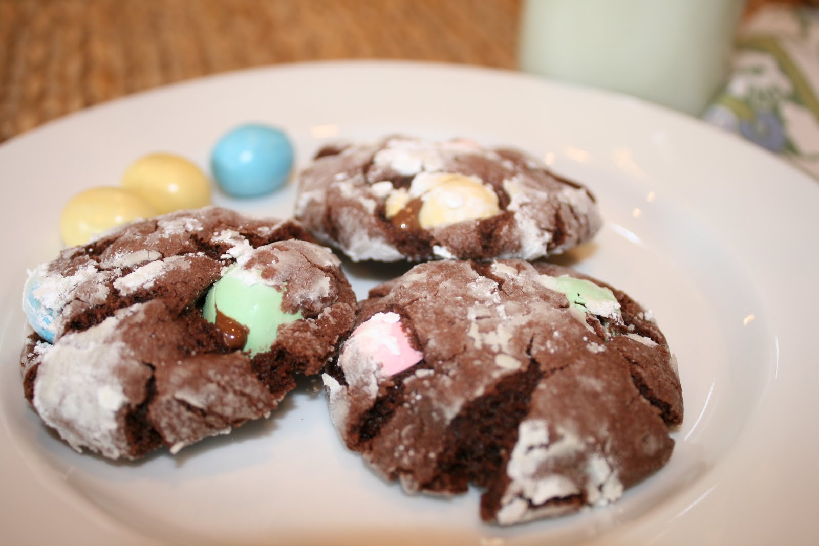 everything to entertain: Simple Chocolate Crinkle Cookies- Easter Style