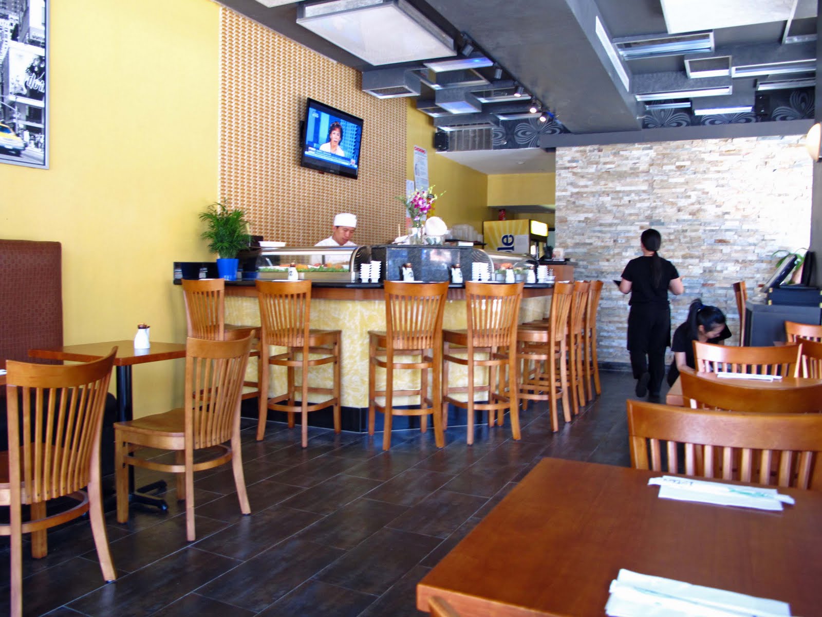 Amuse * Bouche: Officially open and oishi: Junko Sushi