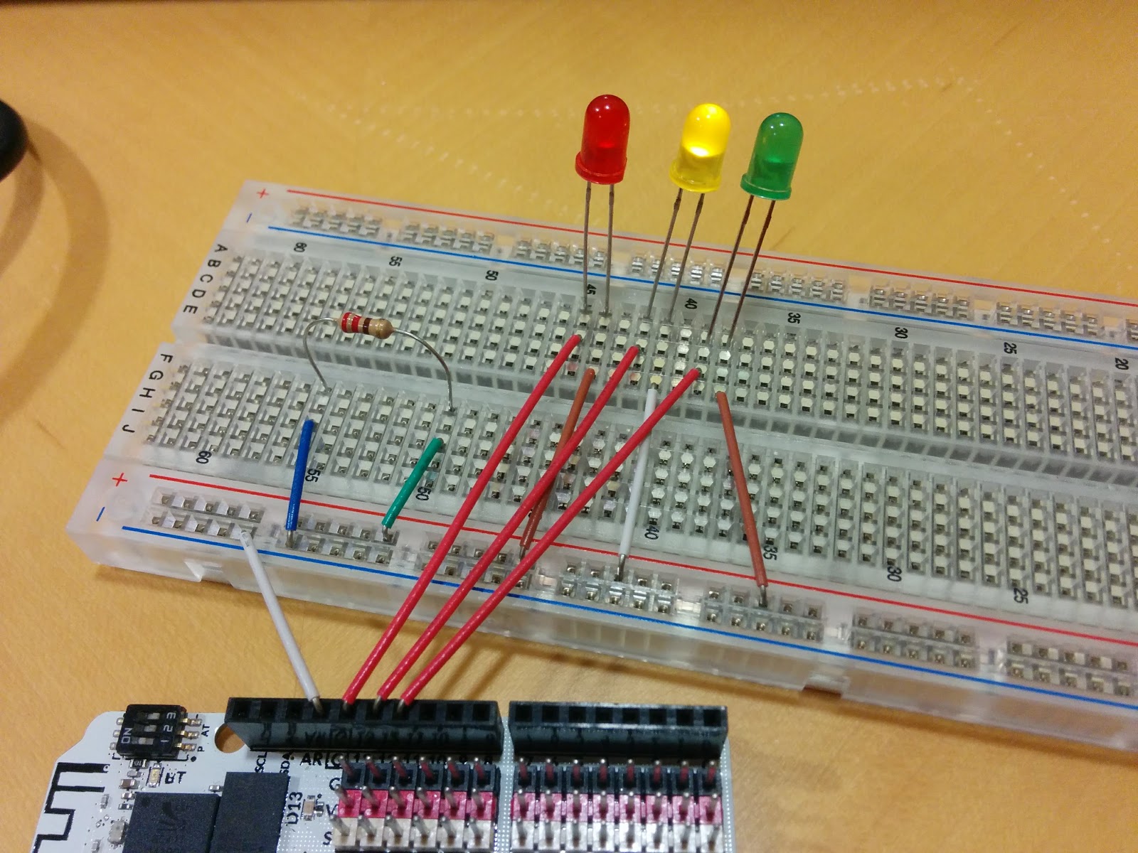 Cultura maker en el aula: Semáforo LED impreso en 3D para arduino