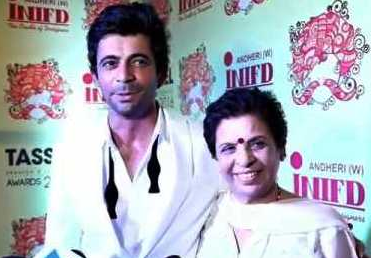 Sunil Grover Family Wife Son Daughter Father Mother Marriage Photos ...