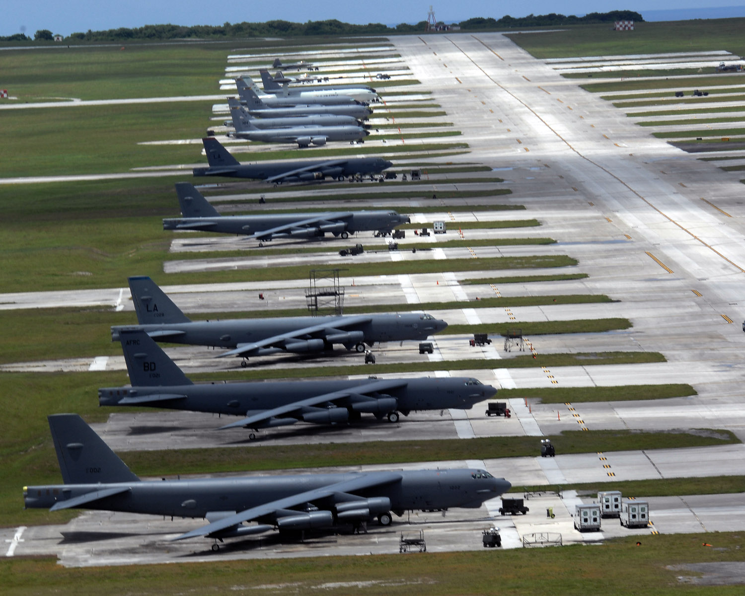 Military Fighter Jets: B-52 Stratofortress Strategic Bomber
