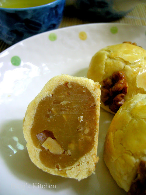 Peng's Kitchen: Walnuts Mooncakes
