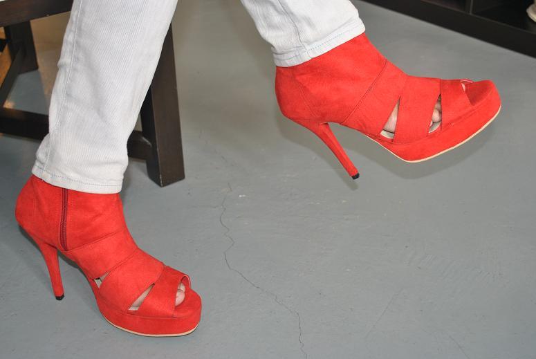 SHAHIDA SHARIFF: New dream... !! KINKY SHOE