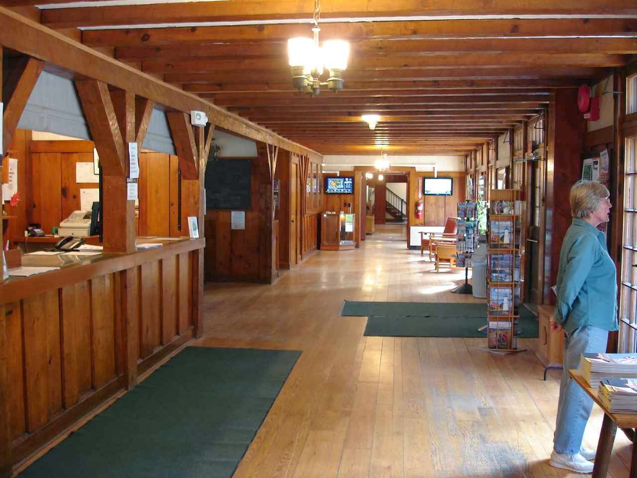 J and B and Lady Blue: Lazy Daze Advantage