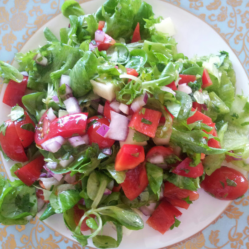 Toortoit: aluseline värske salat