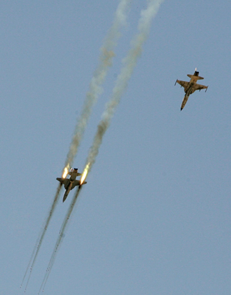 Iranian Saeqeh and F-5 Fighter Jets Flying Side By Side | Global ...