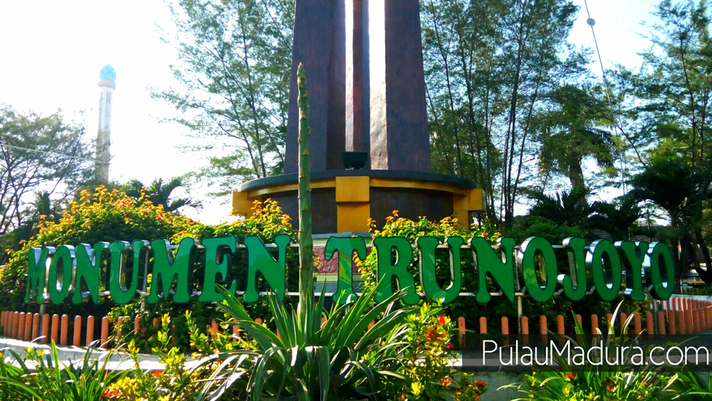Obyek Wisata Monumen Trunojoyo di Kabupaten Sampang - Gerbang Pulau Madura