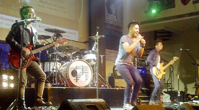 InfoGaya Musik: Band Drive Memperkenalkan Vokalis Baru Takaeda