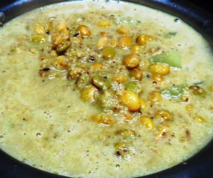 ಅಡಿಗೆ - Adige: Avarekai Coconut Curry (Field Beans).