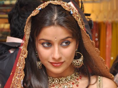 Bollywood actress in wedding (marriage) dress | All Entry Wallpapers