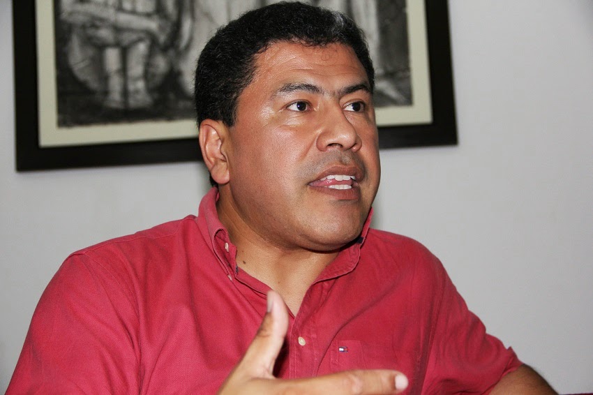 Revista Bajo La Lupa: Javier La Rosa: “A los pueblos indígenas se les ...