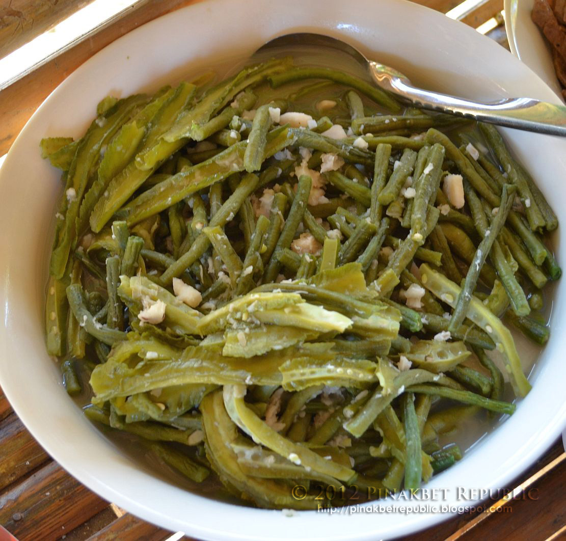 a hearty ilokano lunch by the seaside in ilocos sur ~ PINAKBET REPUBLIC