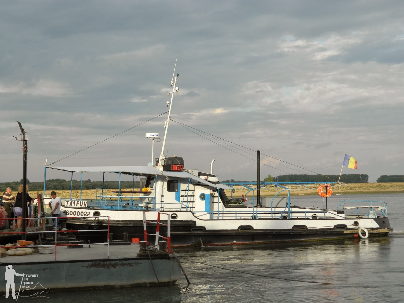 Trecerea Dunării cu bacul de la Ostrov