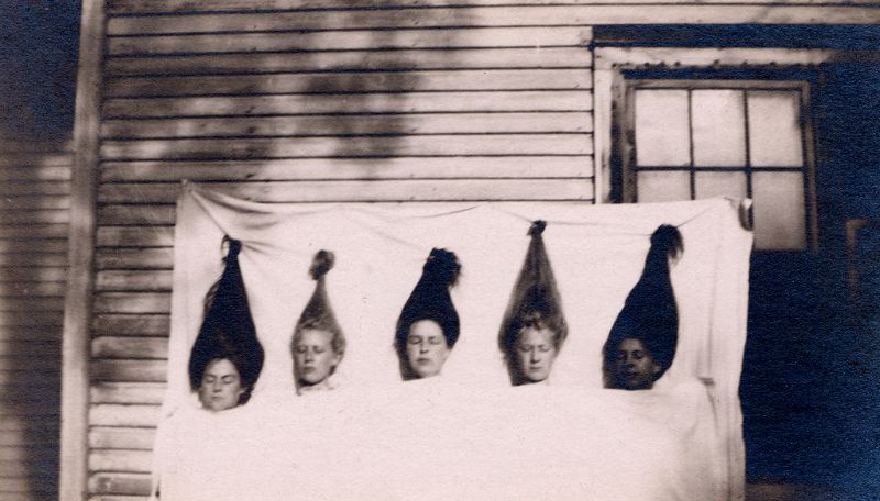 Pictures of "Bluebeard's Wives" Tableau From the Early 20th Century ...