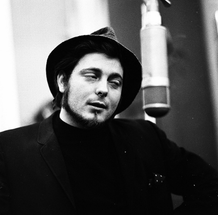 Atocinados: "Give Him A Great Big Kiss" The Shangri-Las